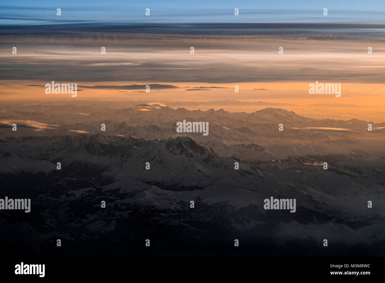 Alpen von oben -Fotos und -Bildmaterial in hoher Auflösung – Alamy