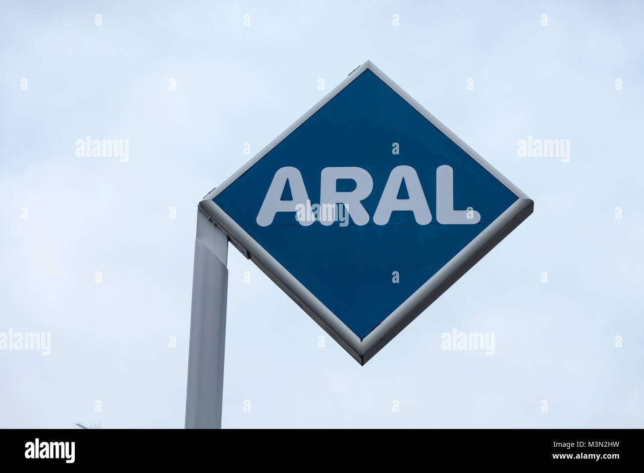 Aral Logo Stockfotos und -bilder Kaufen - Alamy