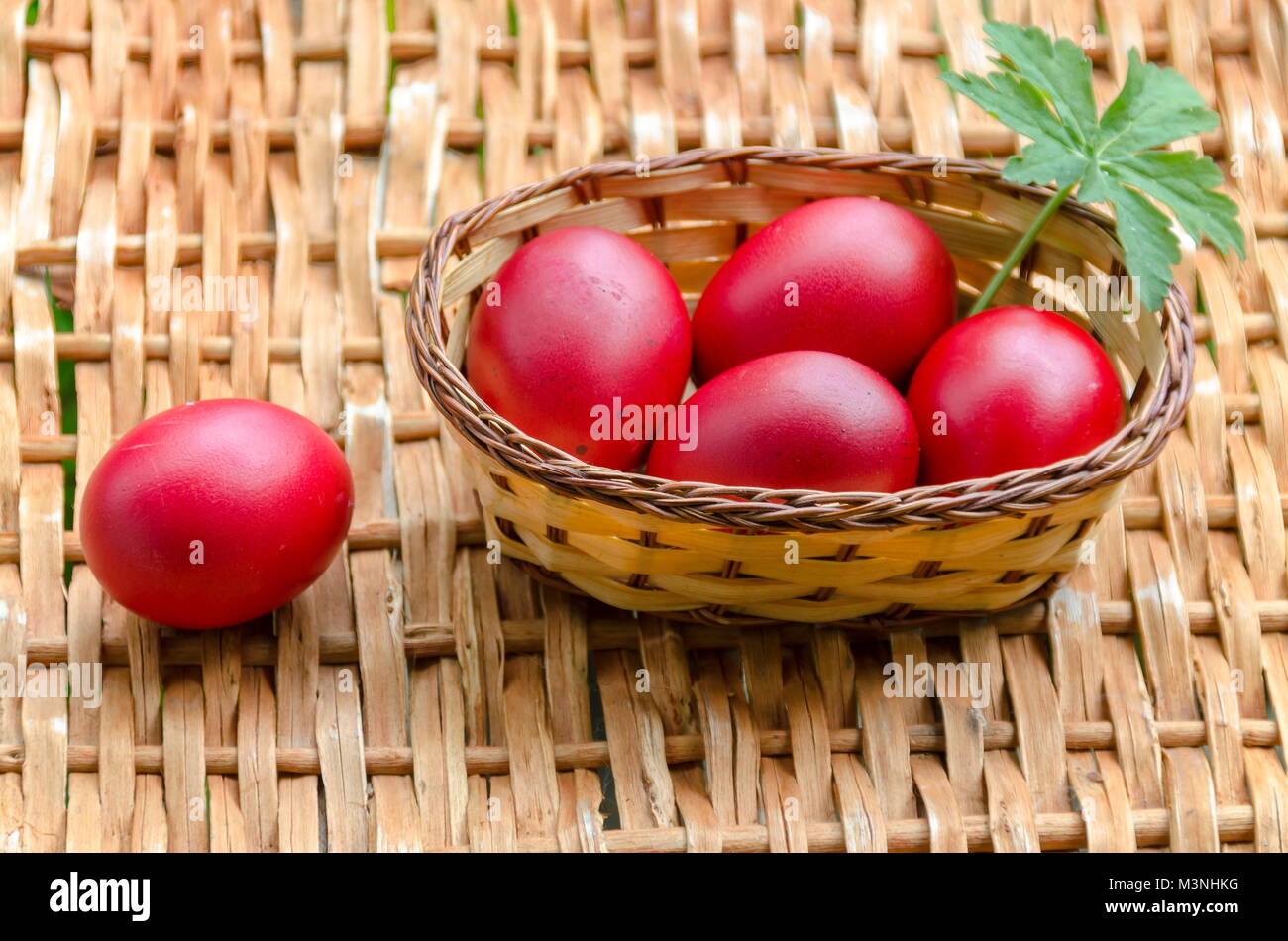 Ostern rote eier Stockfotos und -bilder Kaufen - Alamy