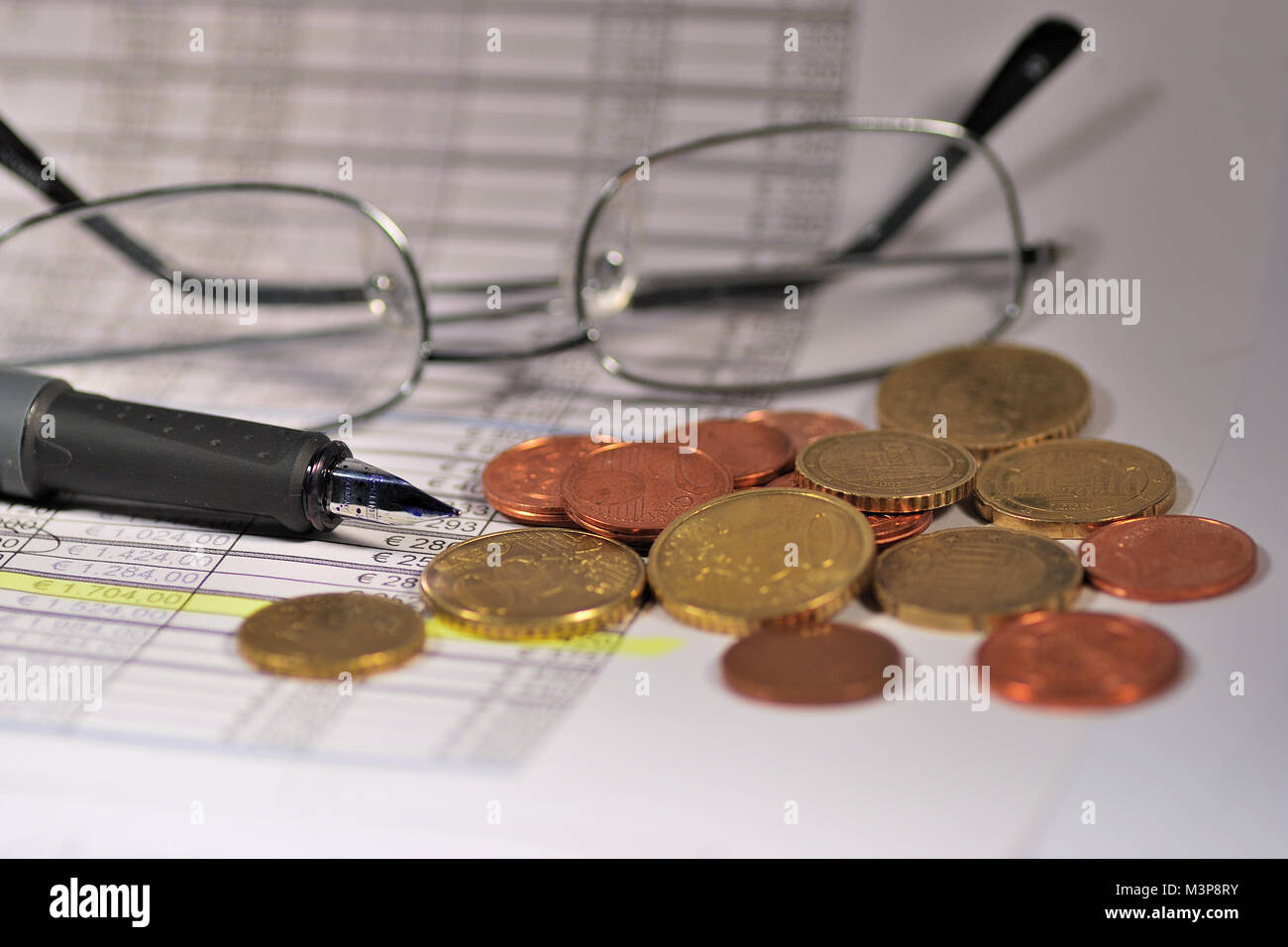 Haushaltsplan einnahmen ausgaben -Fotos und -Bildmaterial in hoher Auflösung – Alamy