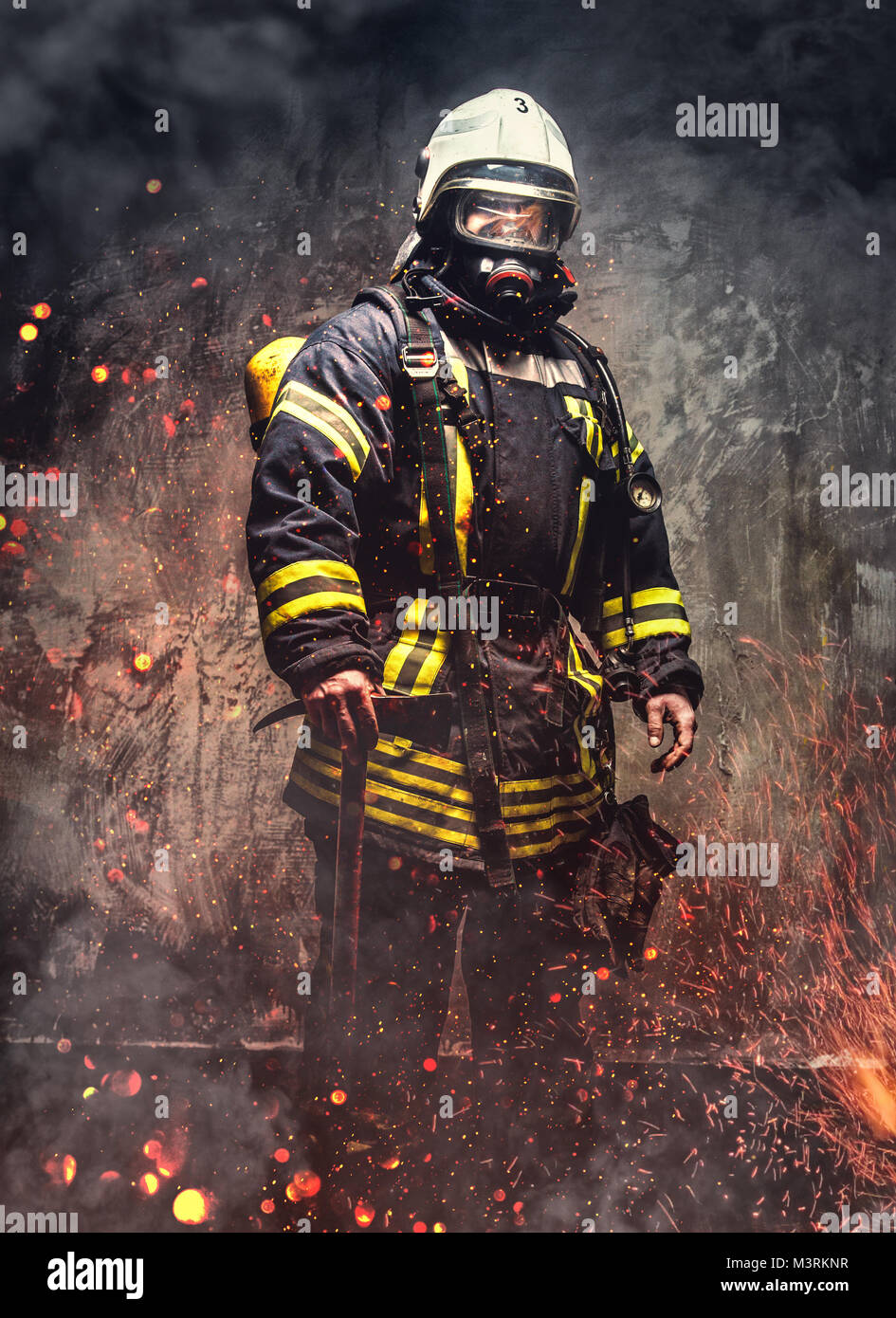 Feuerwehrmann Retten Stockfotos und -bilder Kaufen - Alamy