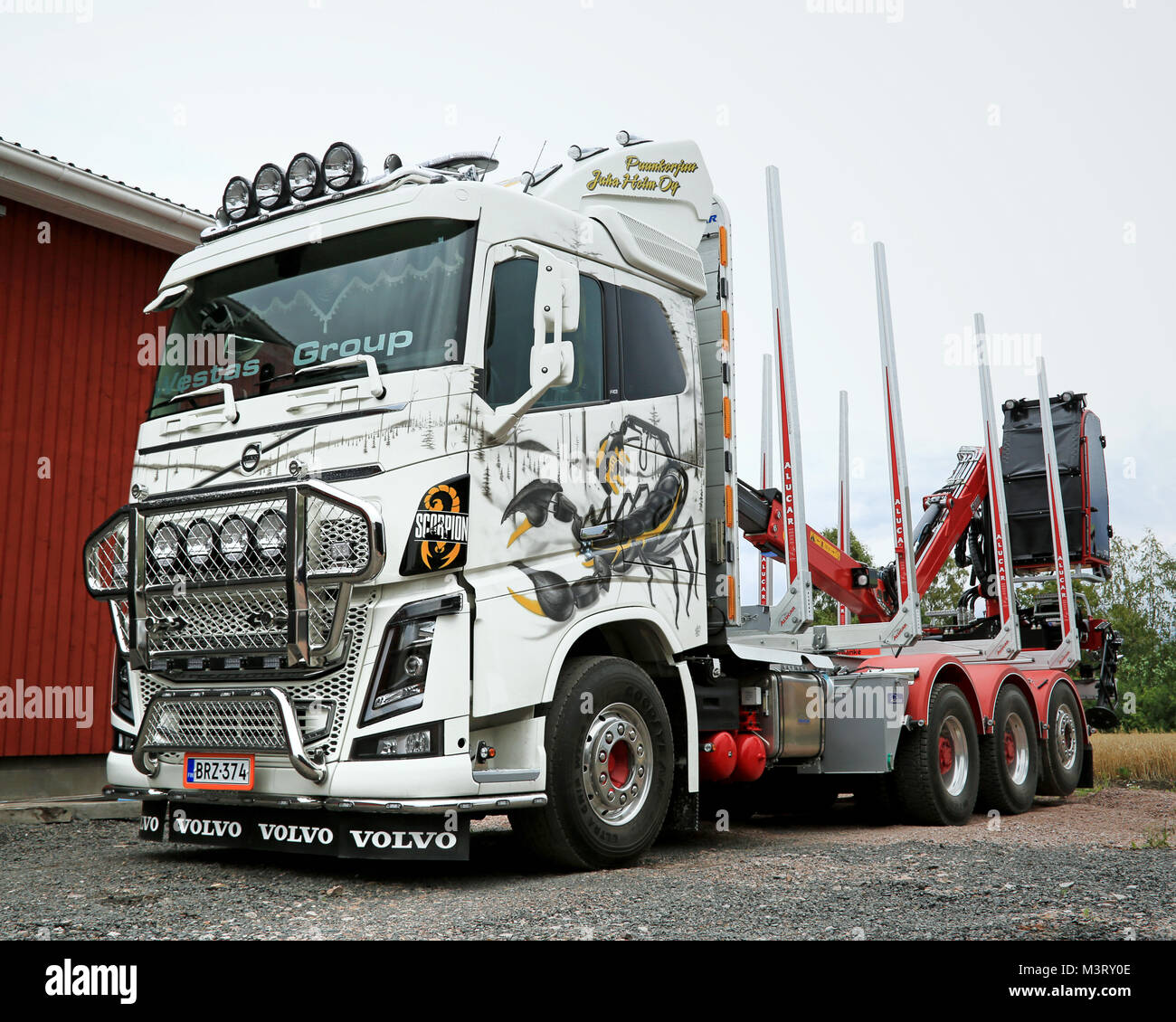 KOSKI TL, Finnland - 23 AUGUST 2014: Volvo FH 16 logging Truck mit ...