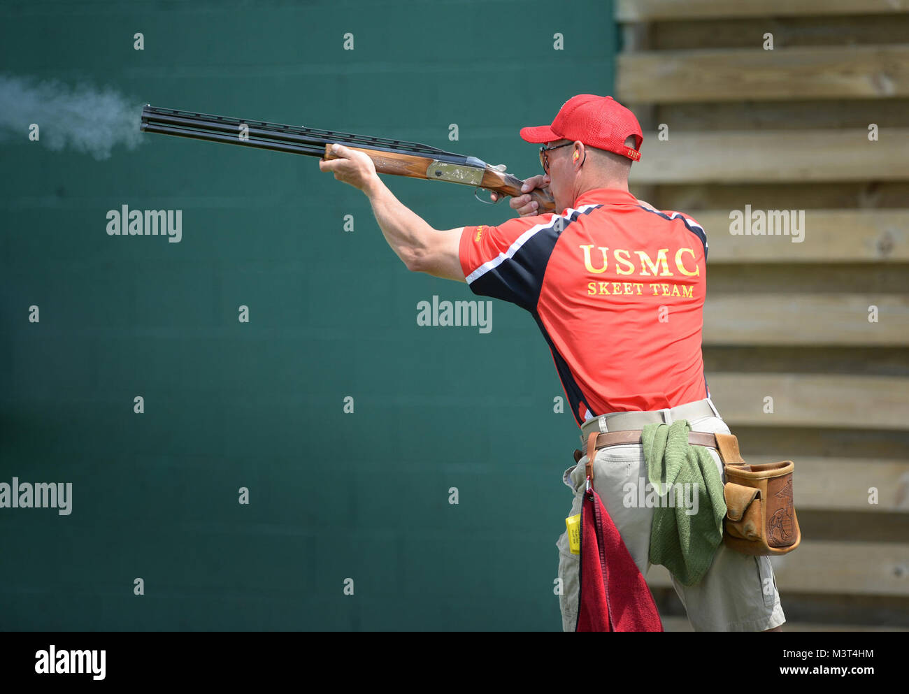 USMC Skeet Teammitglied, CWO 4 Scott Danjou, schießt Skeet während der ...