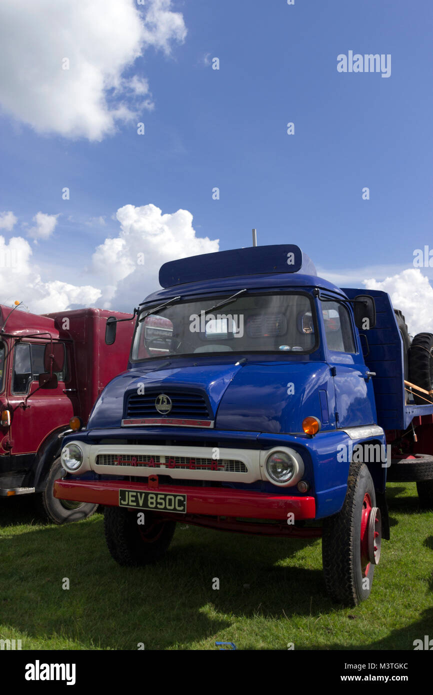 Lkw mit pritsche -Fotos und -Bildmaterial in hoher Auflösung – Alamy