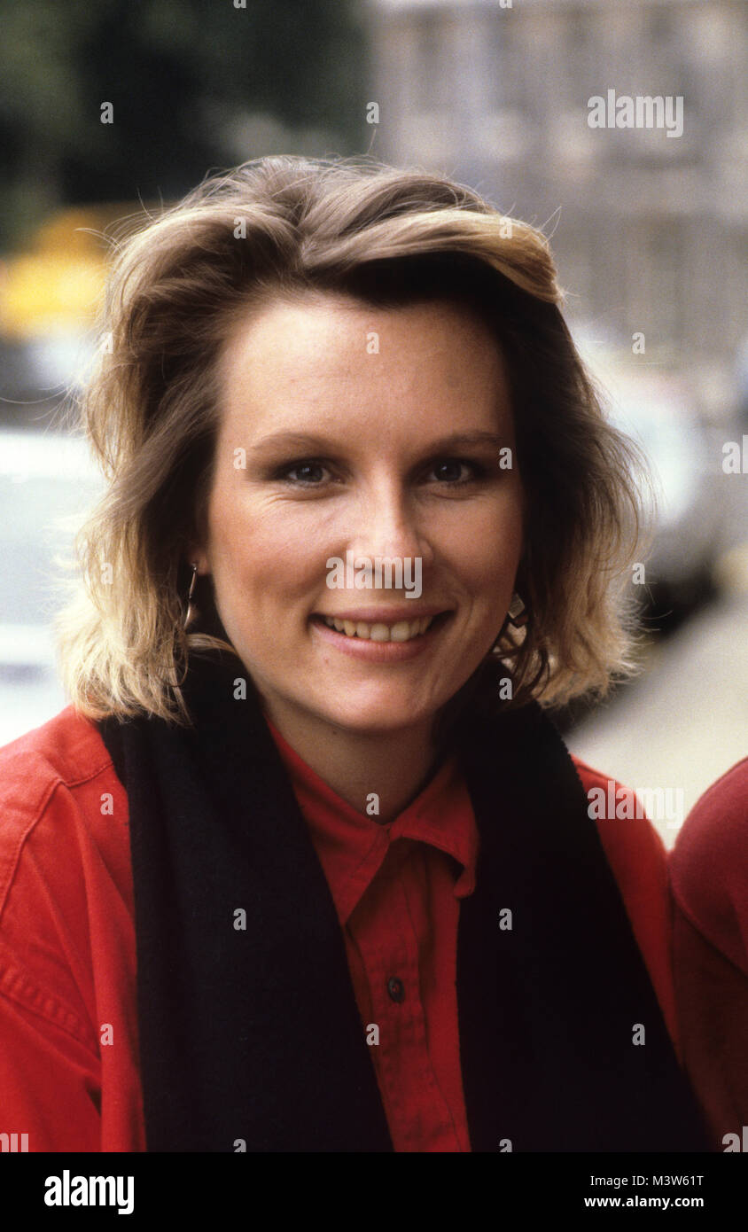 Komikerin jennifer saunders -Fotos und -Bildmaterial in hoher Auflösung ...