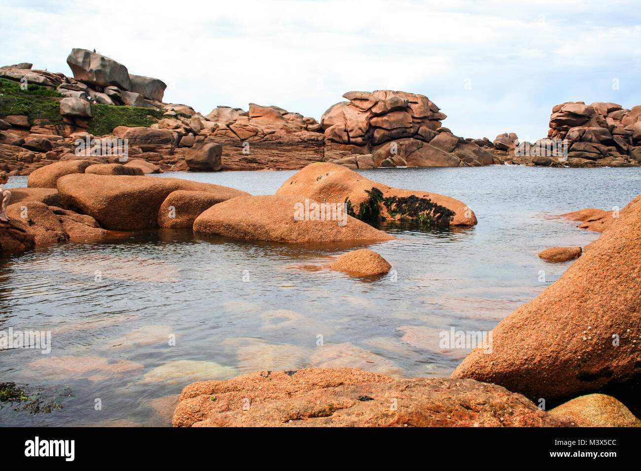 Die erstaunlichen Felsen aus rosa Granit Küste in der Bretagne und ...