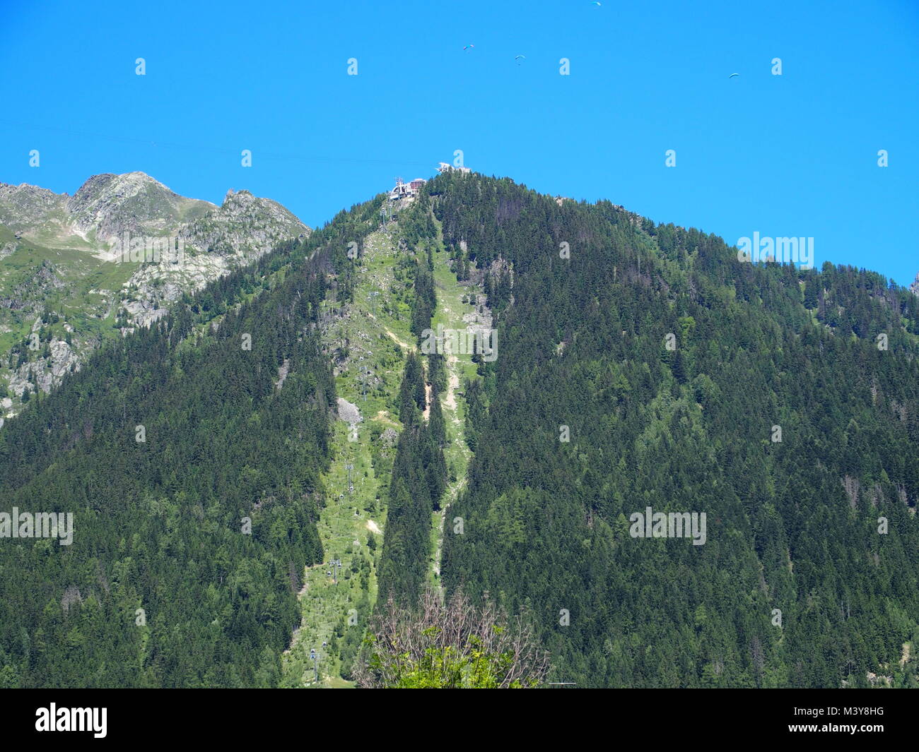 Chamonix valley in spring chamonix -Fotos und -Bildmaterial in hoher ...