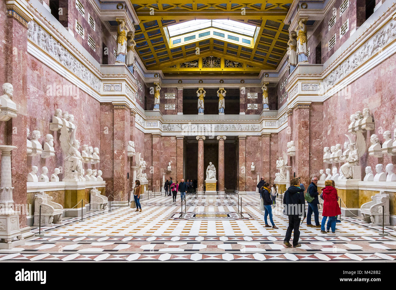 Die haupthalle der Ruhmeshalle Walhalla in Donaustauf auf der Donau in ...