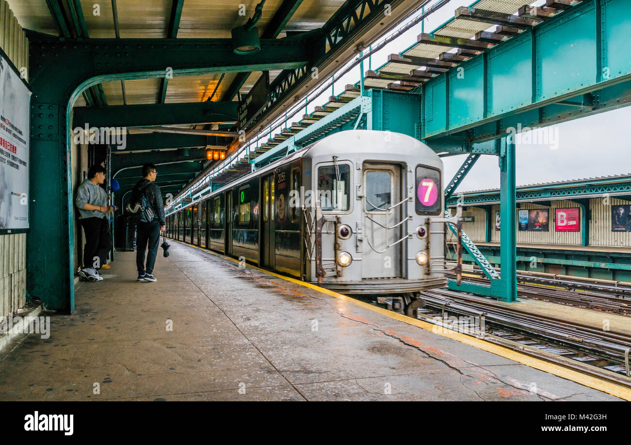 111th street irt flushing line subway station -Fotos und -Bildmaterial ...