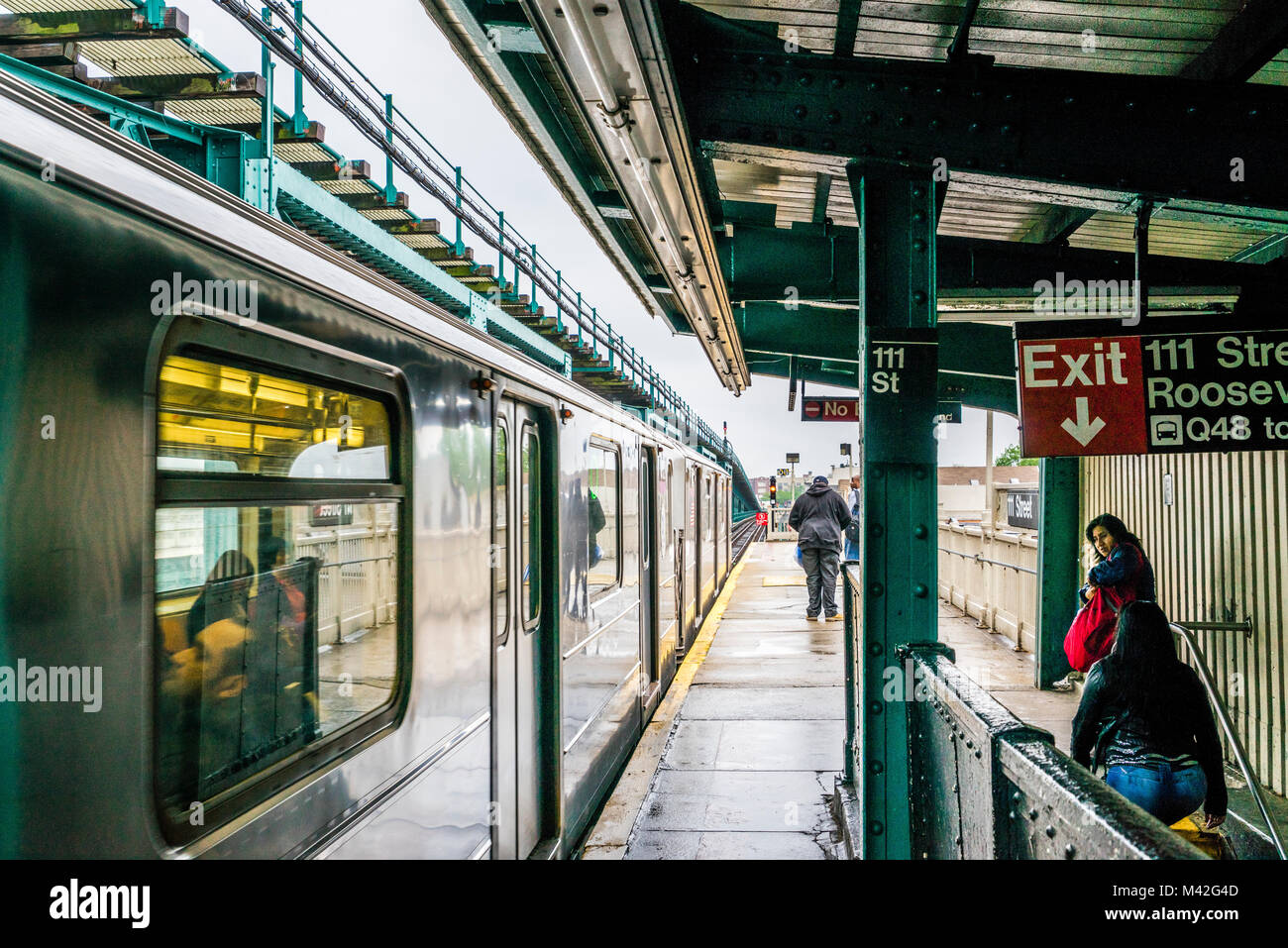 111th street irt flushing line subway station -Fotos und -Bildmaterial ...