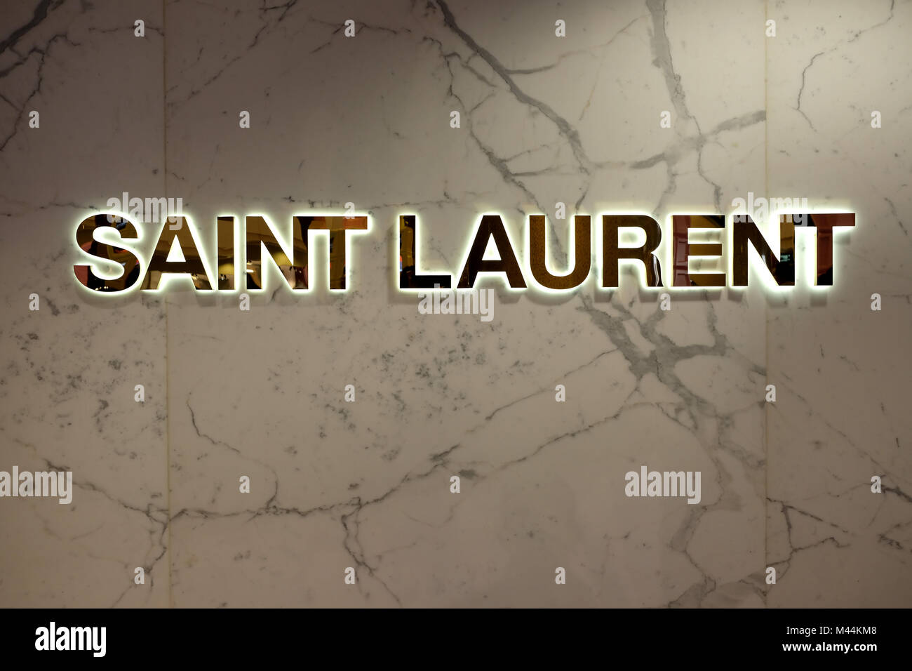 Saint laurent zeichen -Fotos und -Bildmaterial in hoher Auflösung – Alamy