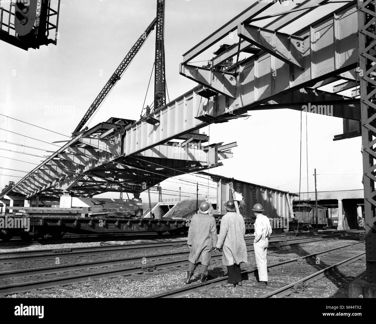Straßenbau der Chicago Skyway auf der Südseite von Chicago, Ca. 1958 ...