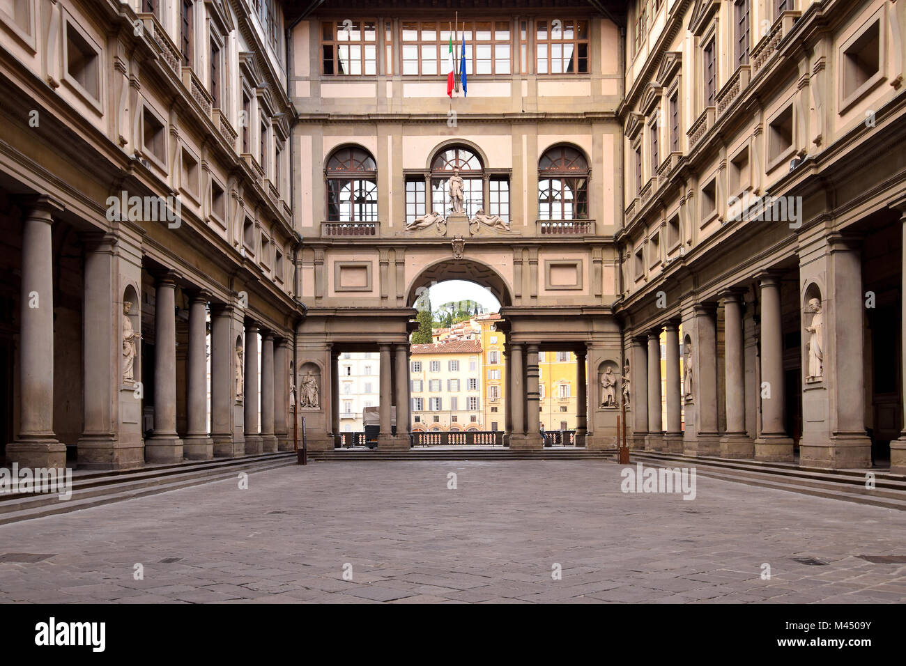 Uffizi galerie außen -Fotos und -Bildmaterial in hoher Auflösung – Alamy