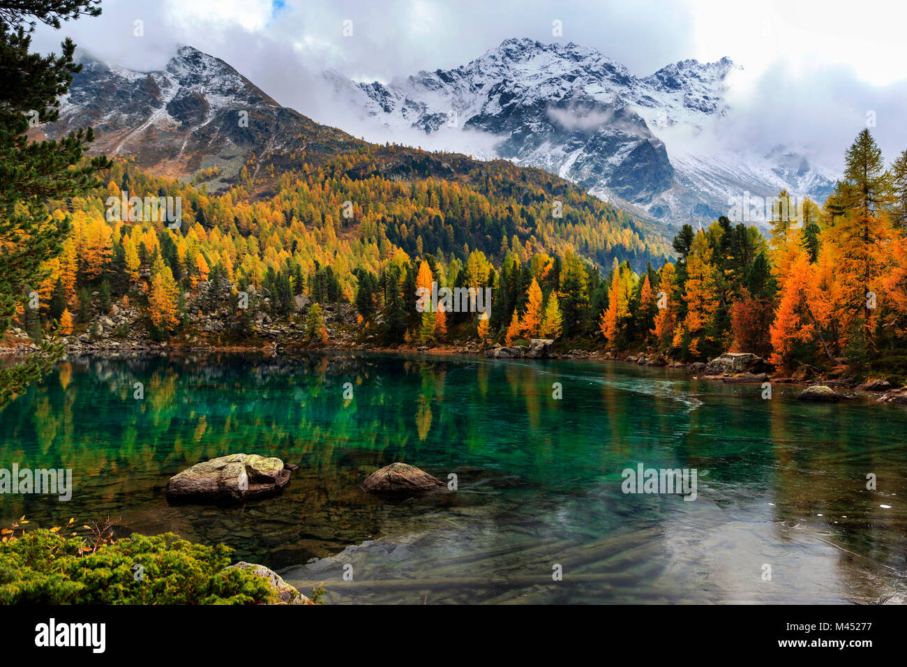 Poschiavo herbst -Fotos und -Bildmaterial in hoher Auflösung – Alamy