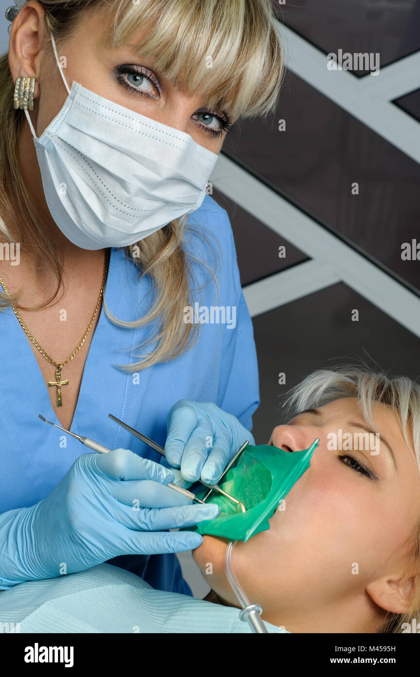 Kofferdam medizinisch -Fotos und -Bildmaterial in hoher Auflösung – Alamy