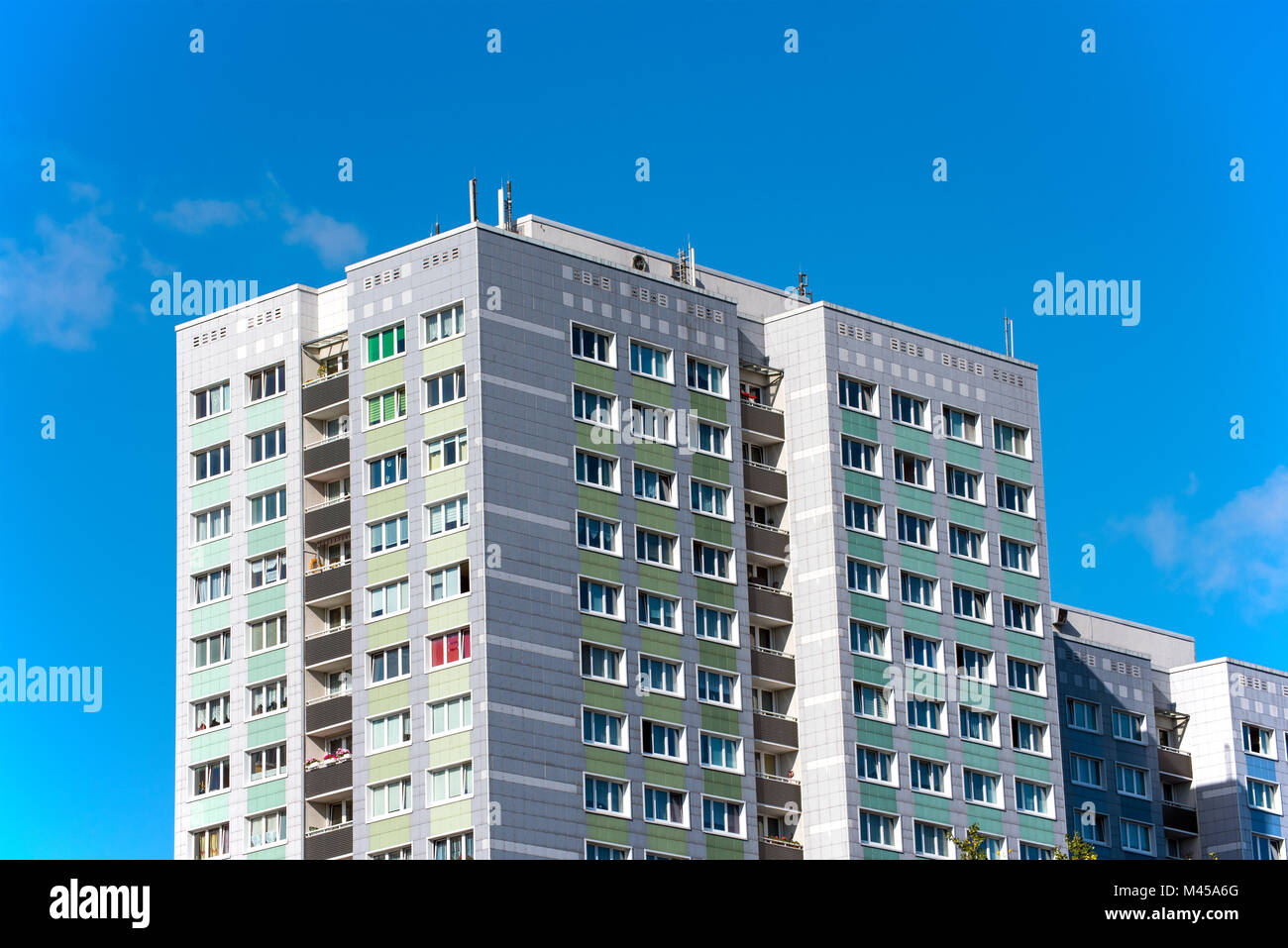 Ost berlin wohnblock -Fotos und -Bildmaterial in hoher Auflösung – Alamy