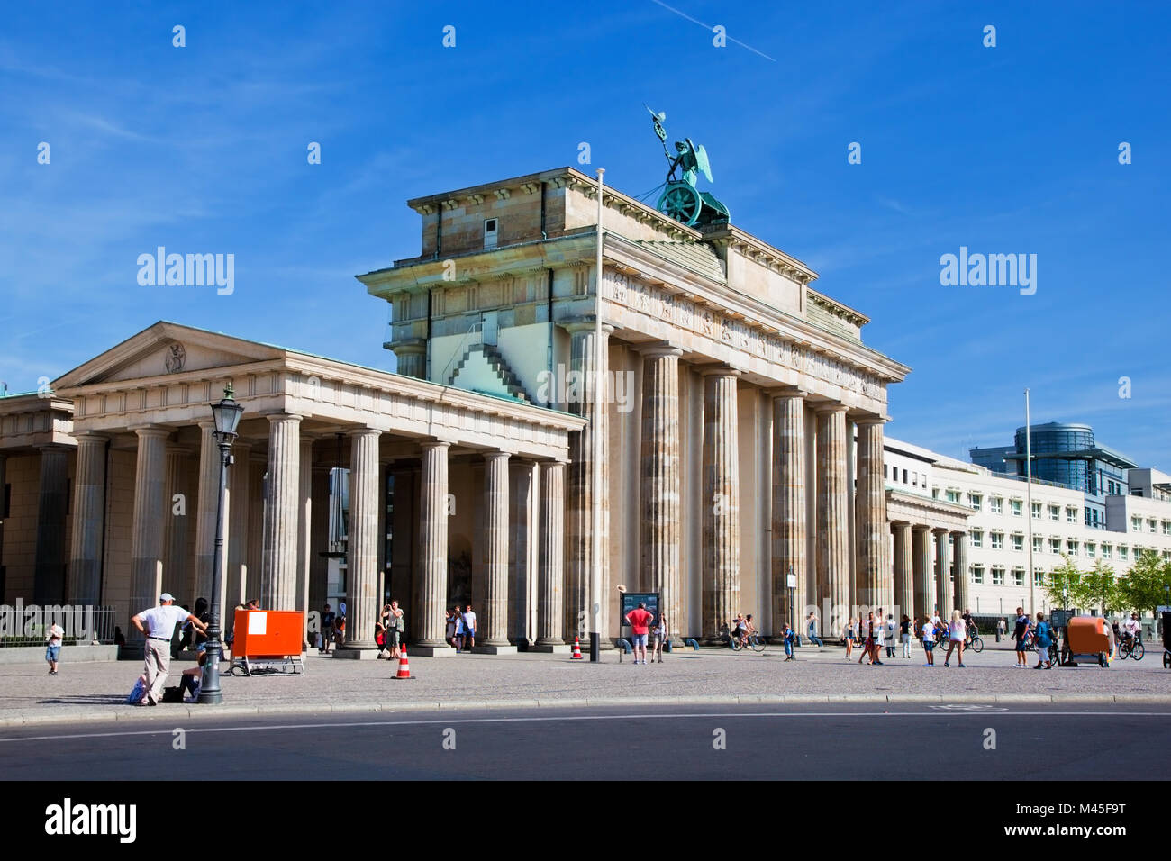 Brandenburger tor deutsch -Fotos und -Bildmaterial in hoher Auflösung ...
