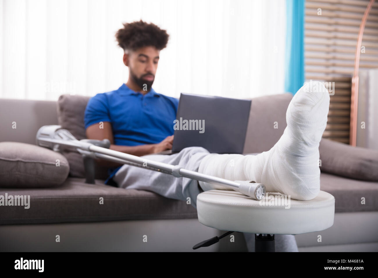 Gebrochenes bein -Fotos und -Bildmaterial in hoher Auflösung – Alamy