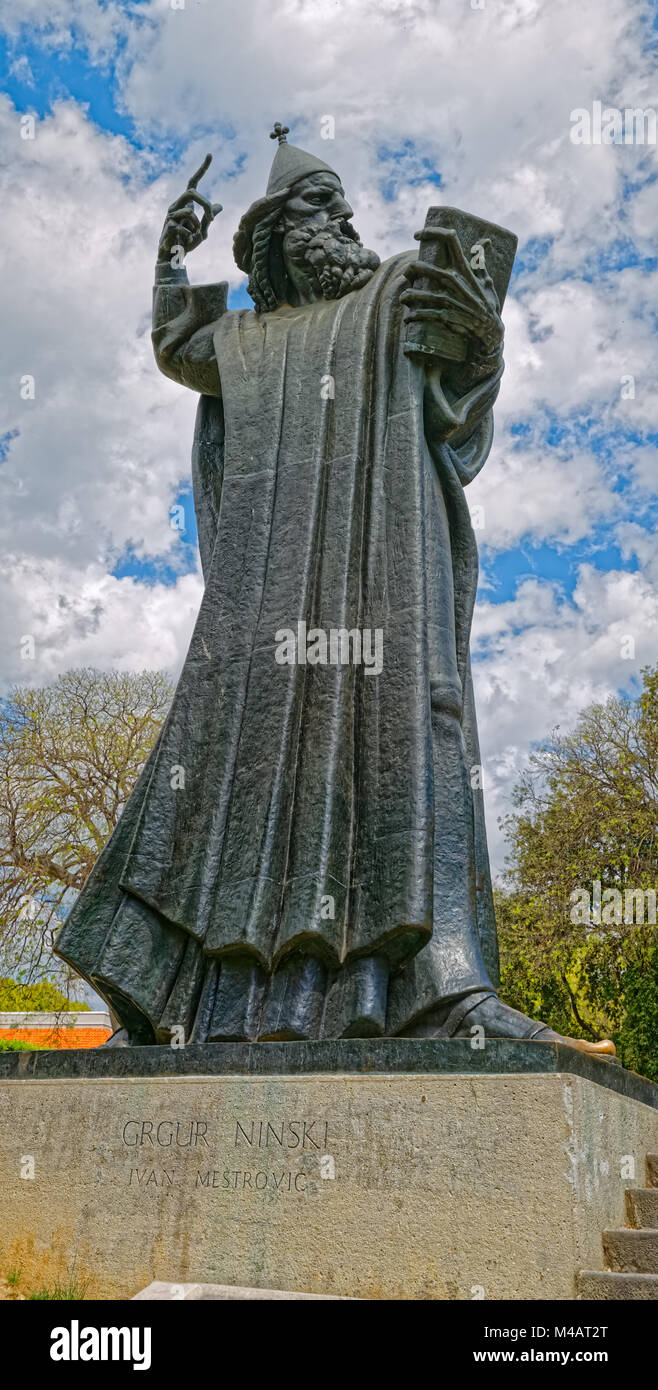 Ninski statue gespalten -Fotos und -Bildmaterial in hoher Auflösung – Alamy