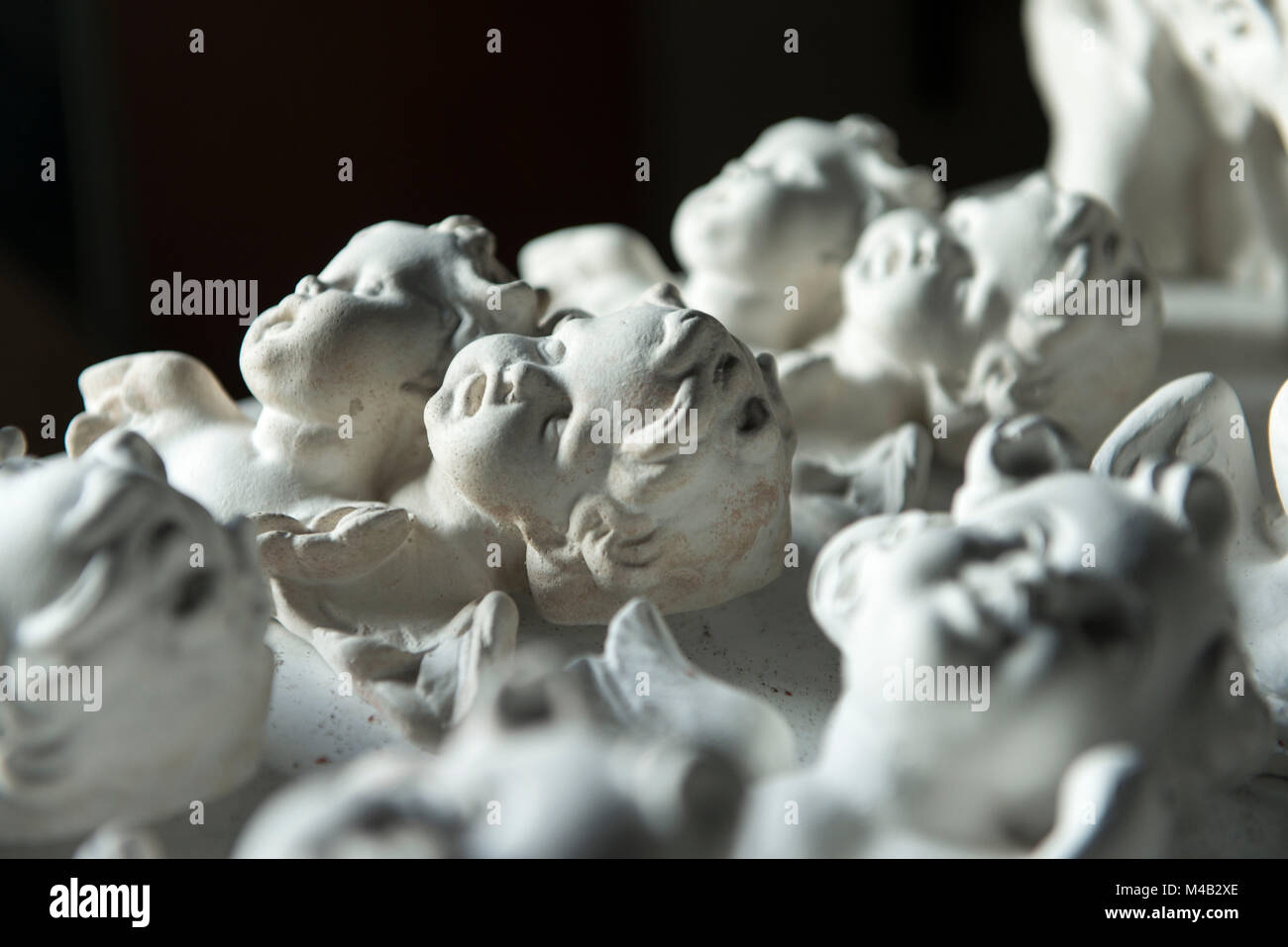 Angel plaster -Fotos und -Bildmaterial in hoher Auflösung – Alamy