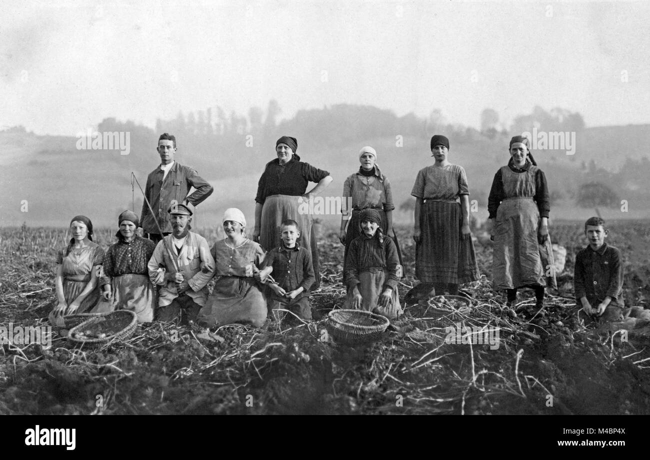 Standort frauen -Fotos und -Bildmaterial in hoher Auflösung – Alamy