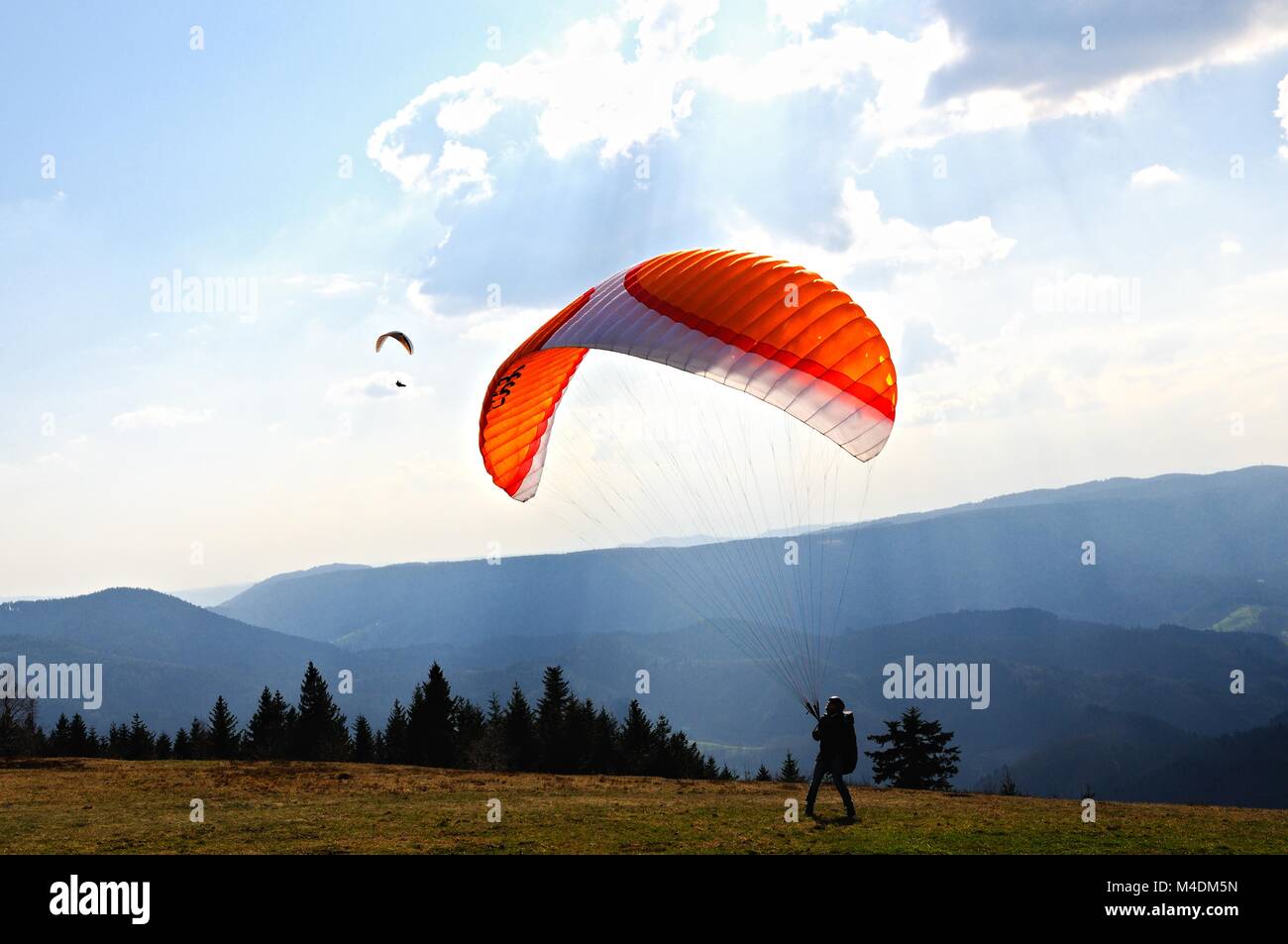 Paraglider start -Fotos und -Bildmaterial in hoher Auflösung – Alamy