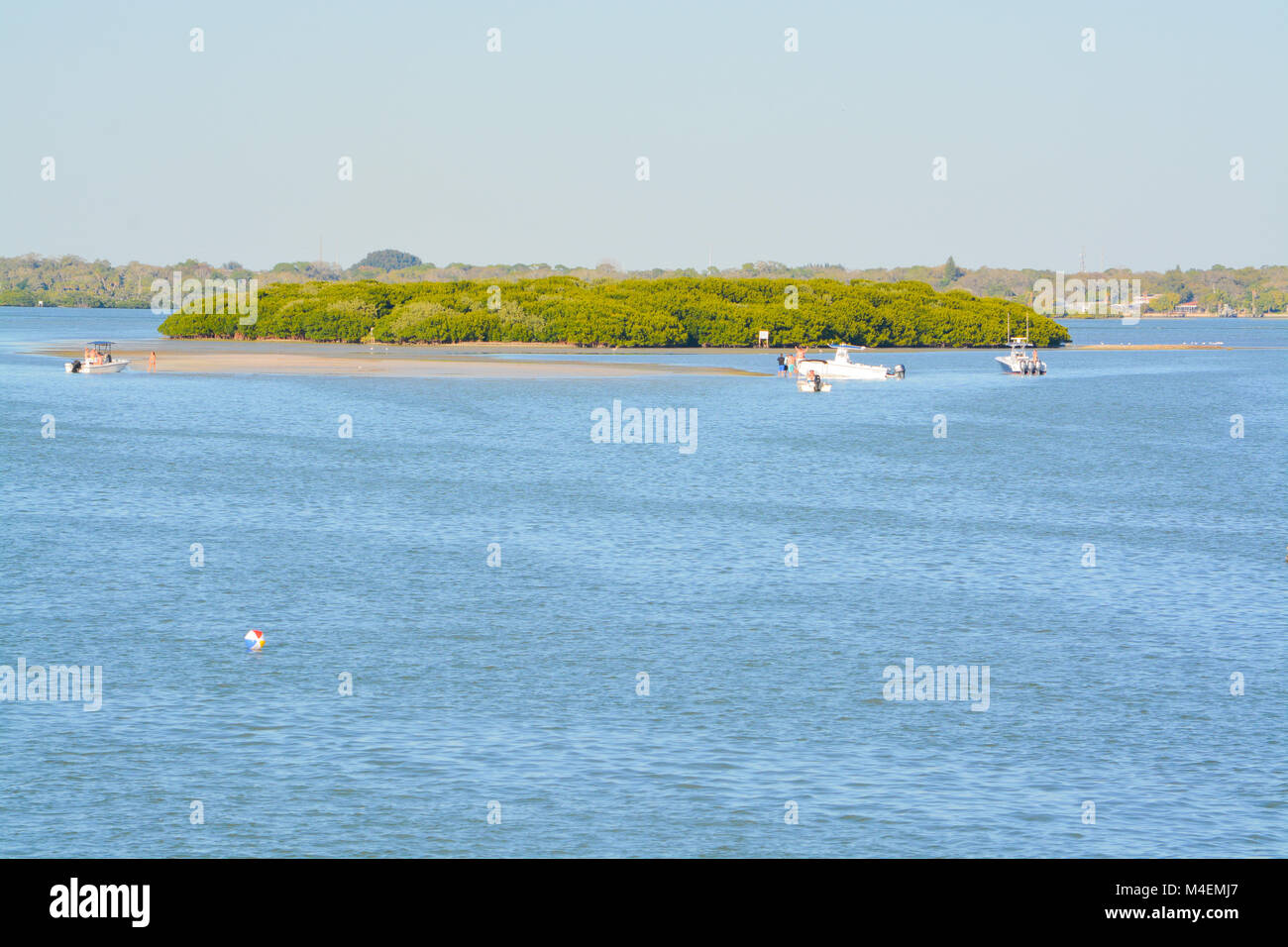 Schwimmende boote mit menschen -Fotos und -Bildmaterial in hoher ...