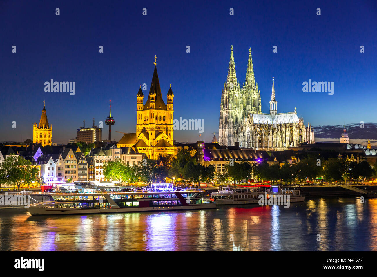 Kölner dom innenraum -Fotos und -Bildmaterial in hoher Auflösung – Alamy