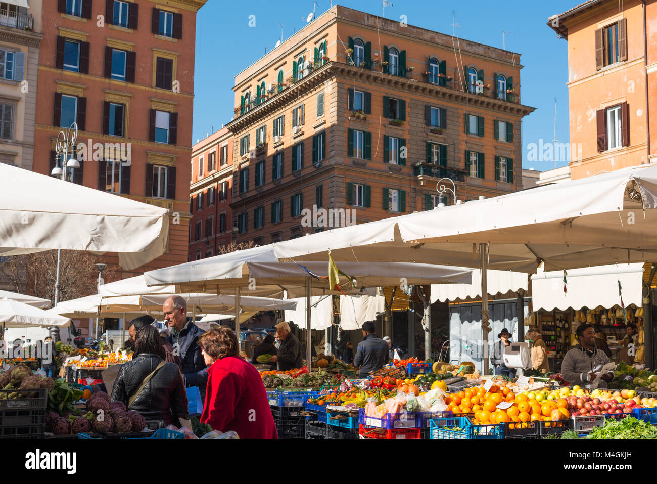 Piazza San Cosimato Markt, Trastevere, Rom, Latium, Italien ...