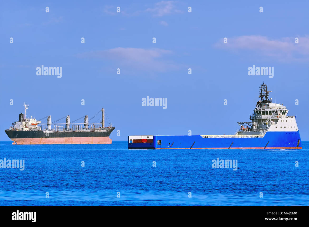 Roro frachtschiffe -Fotos und -Bildmaterial in hoher Auflösung – Alamy