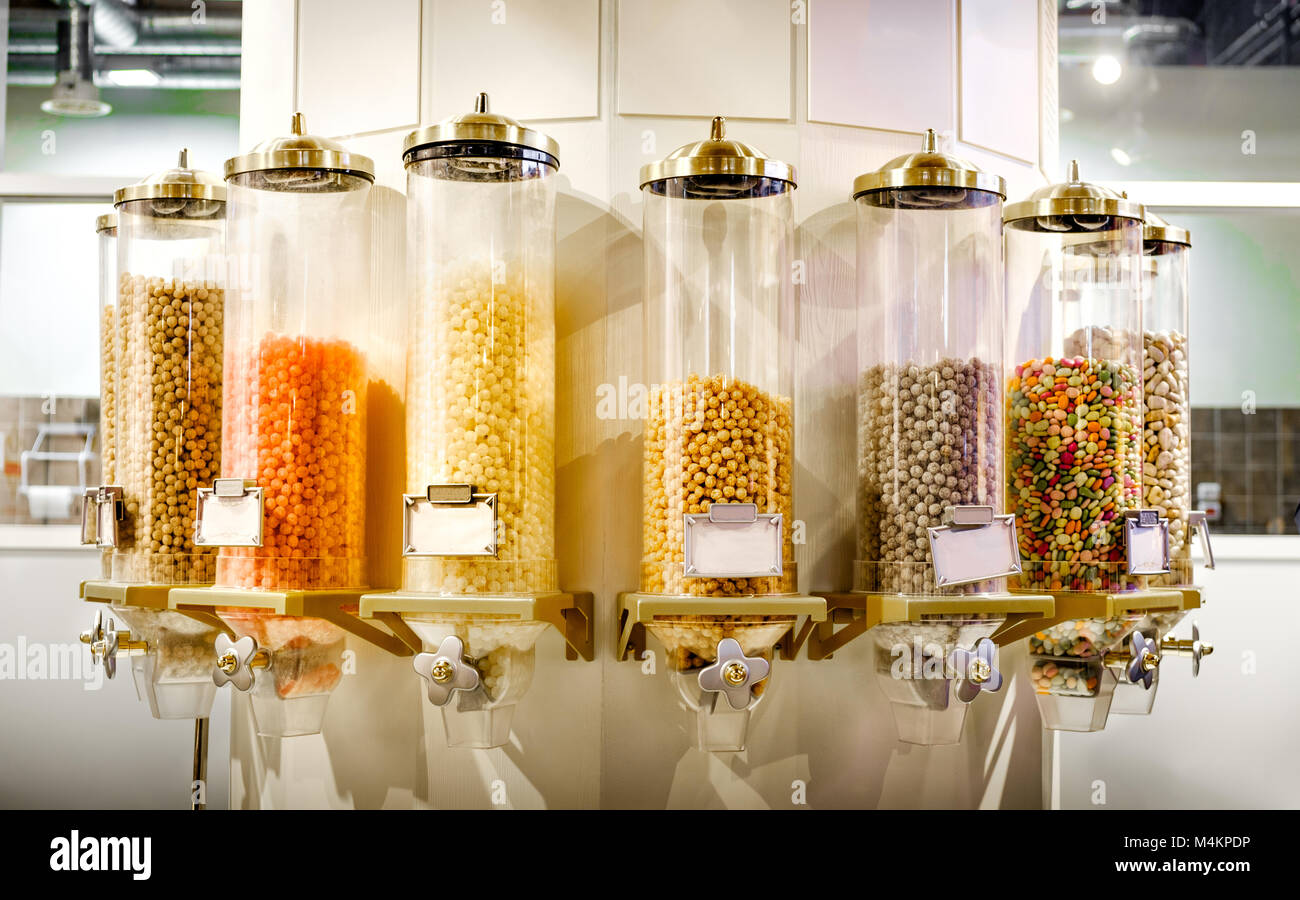 Junk food vending machine -Fotos und -Bildmaterial in hoher Auflösung ...