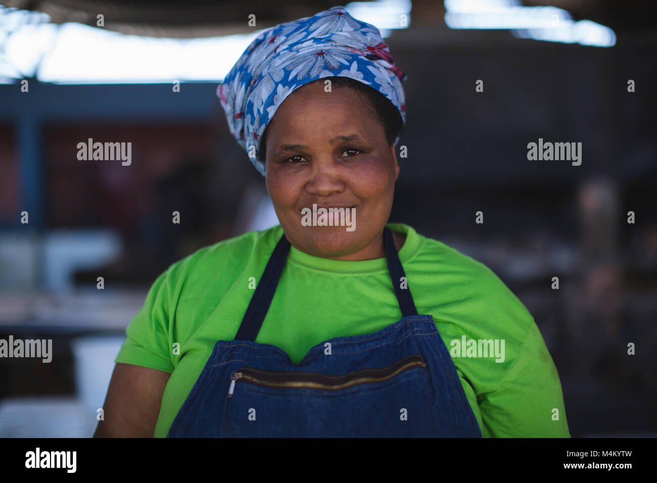 Weibliche metzgerin -Fotos und -Bildmaterial in hoher Auflösung – Alamy