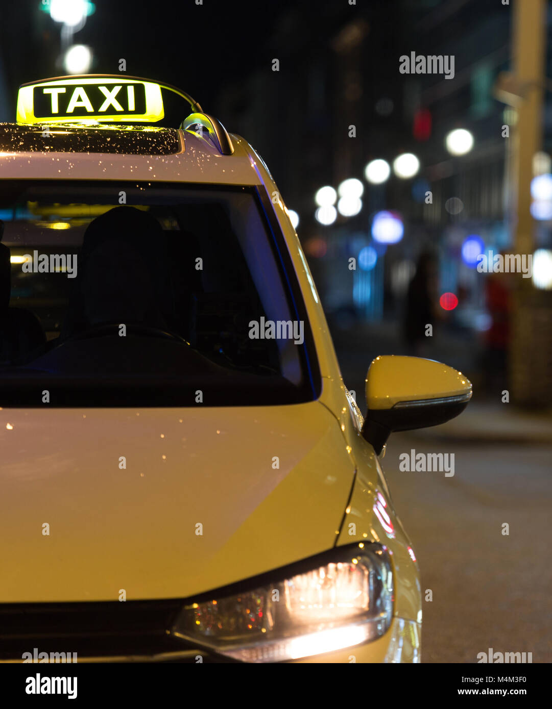 German taxi stand -Fotos und -Bildmaterial in hoher Auflösung – Alamy