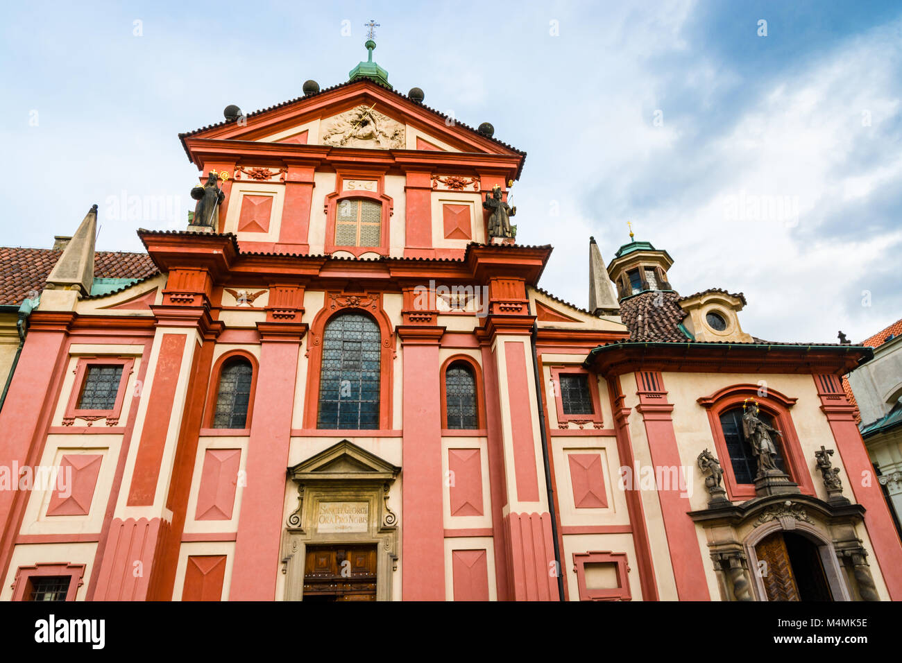 Basilika st george in der prager burg -Fotos und -Bildmaterial in hoher Auflösung – Alamy