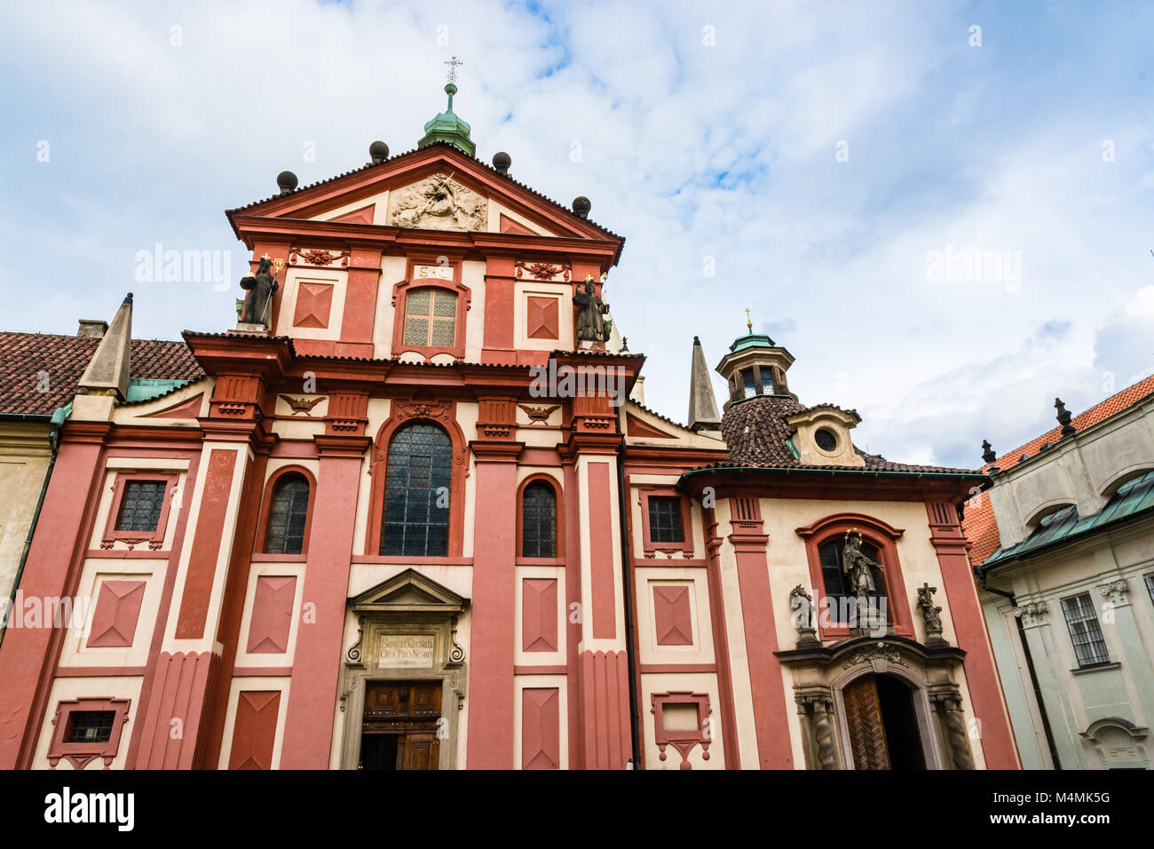 Basilika st george in der prager burg -Fotos und -Bildmaterial in hoher Auflösung – Alamy