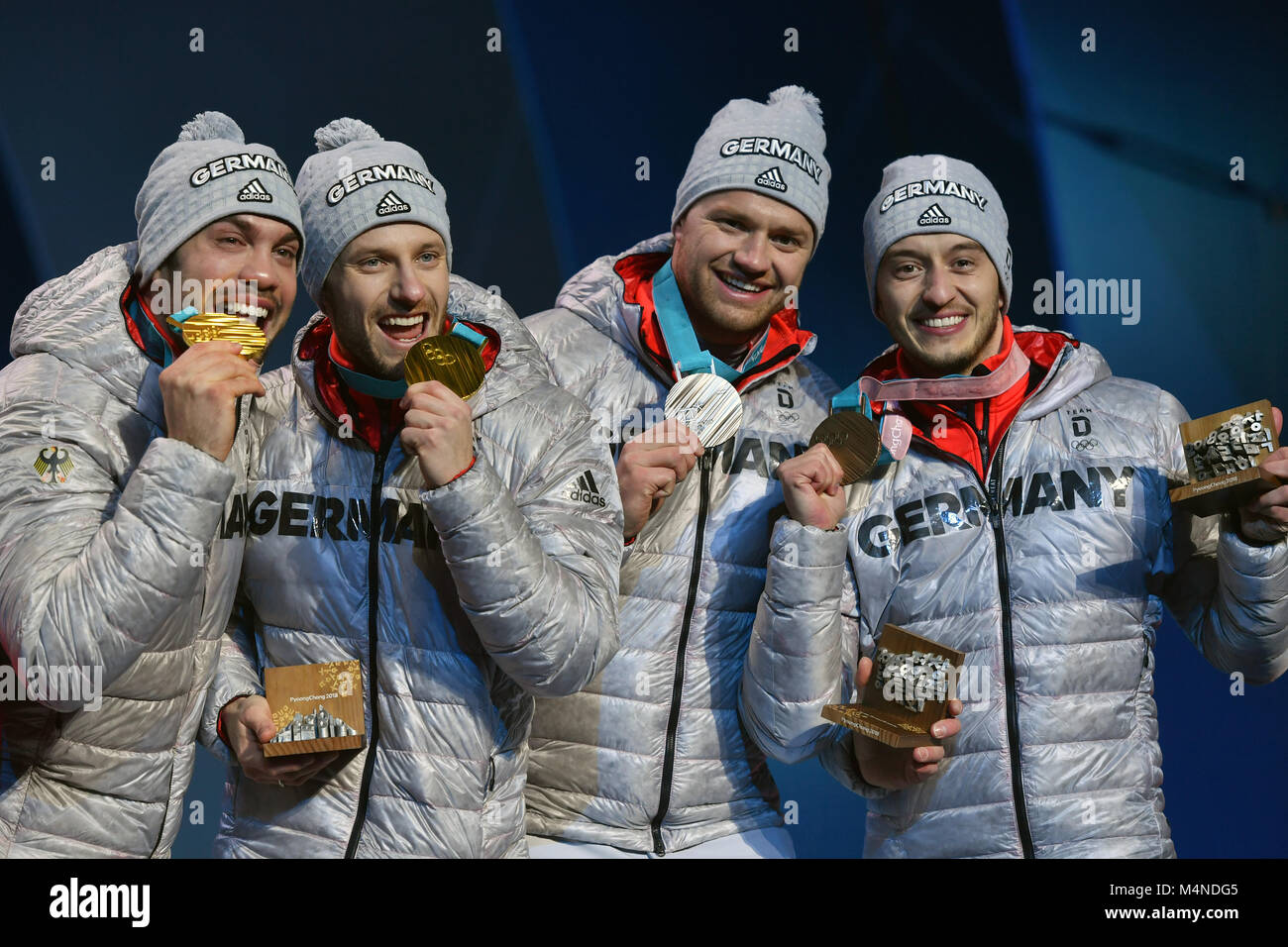 V. li: Tobias Wendl/Tobias Arlt (GER) mit Goldmedaille, Medaille, Olympiasieger Olympiasieger ...