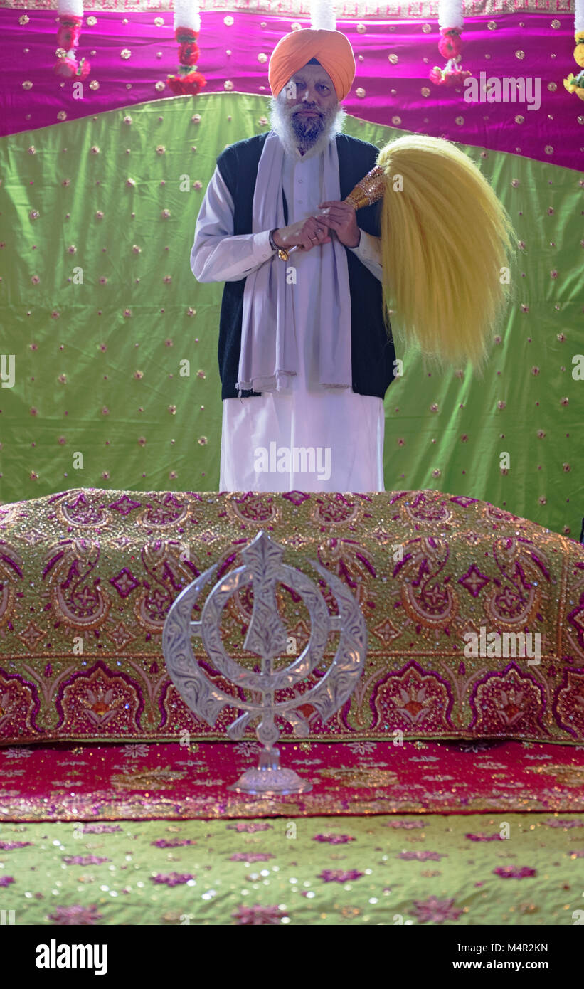 Ein Sikh Priester mit seiner feierlichen Lüfter auf der Baba Makhan ...