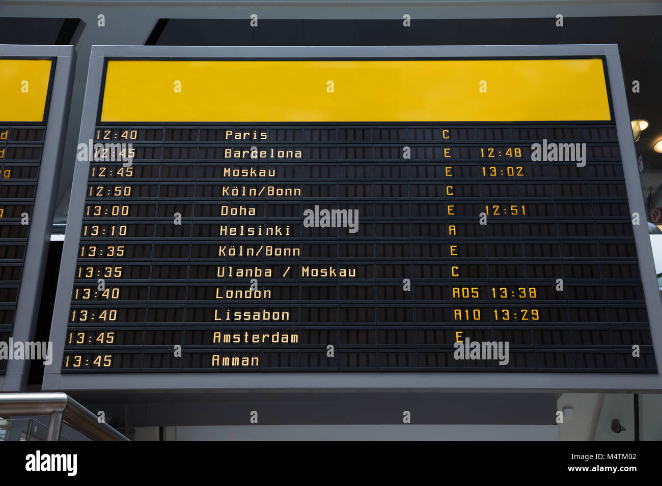 Flight schedule board -Fotos und -Bildmaterial in hoher Auflösung – Alamy