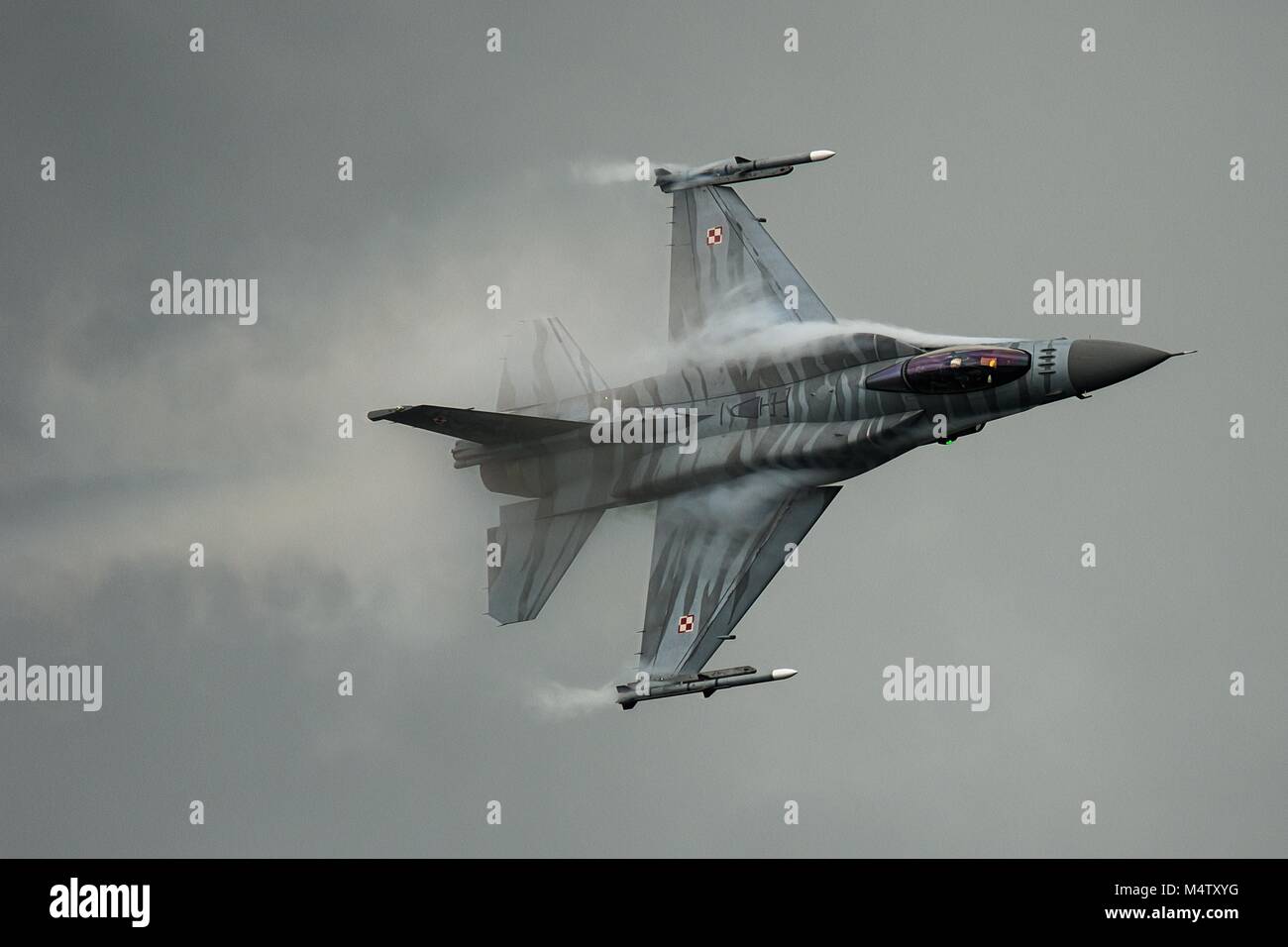 Konformer kraftstofftank -Fotos und -Bildmaterial in hoher Auflösung ...