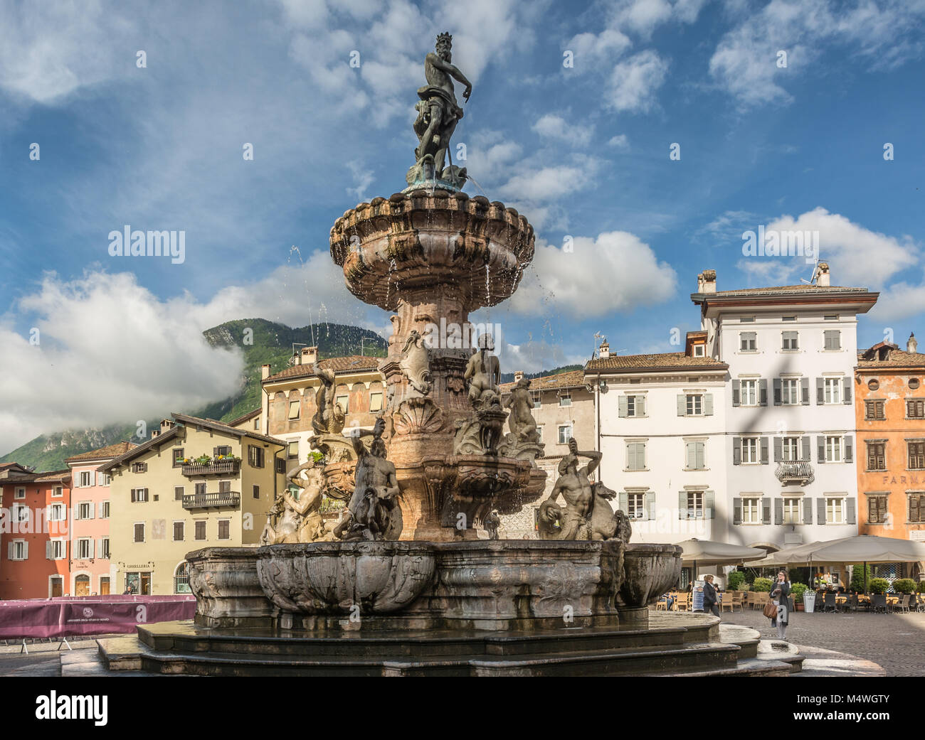 Die barocken Neptunbrunnen an der Piazza del Duomo im Zentrum der Stadt ...