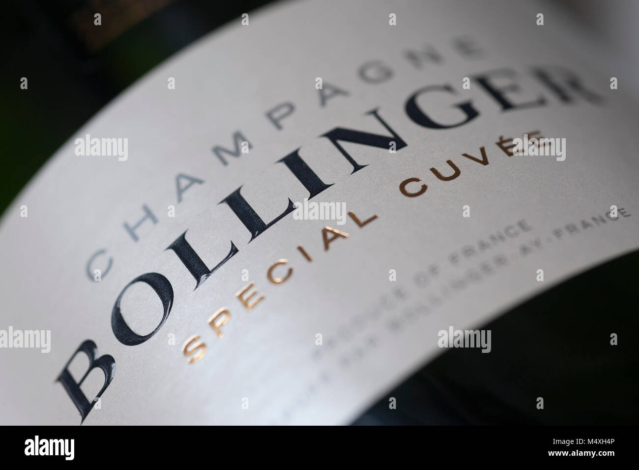 Champagner bollinger label -Fotos und -Bildmaterial in hoher Auflösung ...
