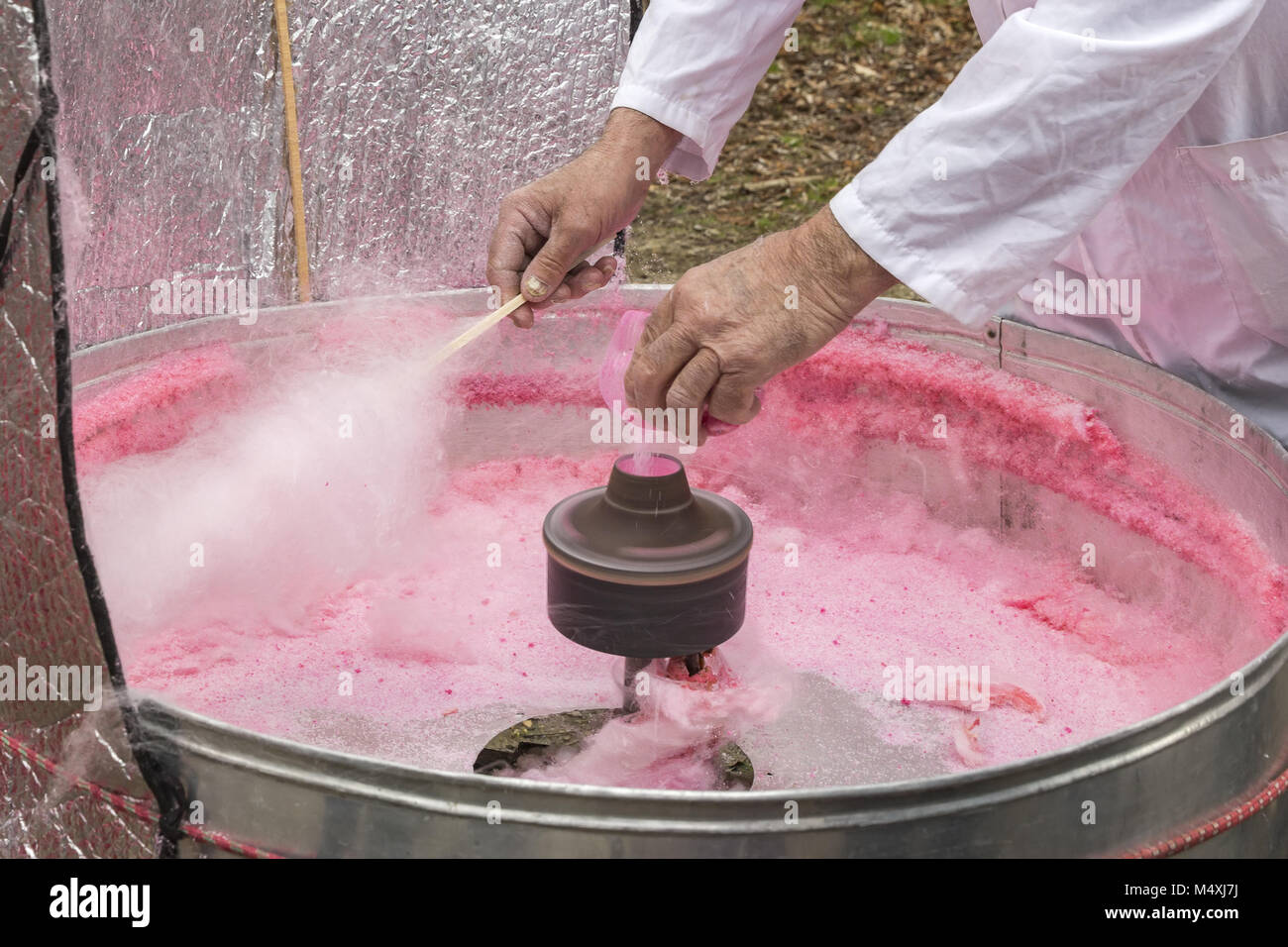 Traditionelle zuckerwatte -Fotos und -Bildmaterial in hoher Auflösung ...