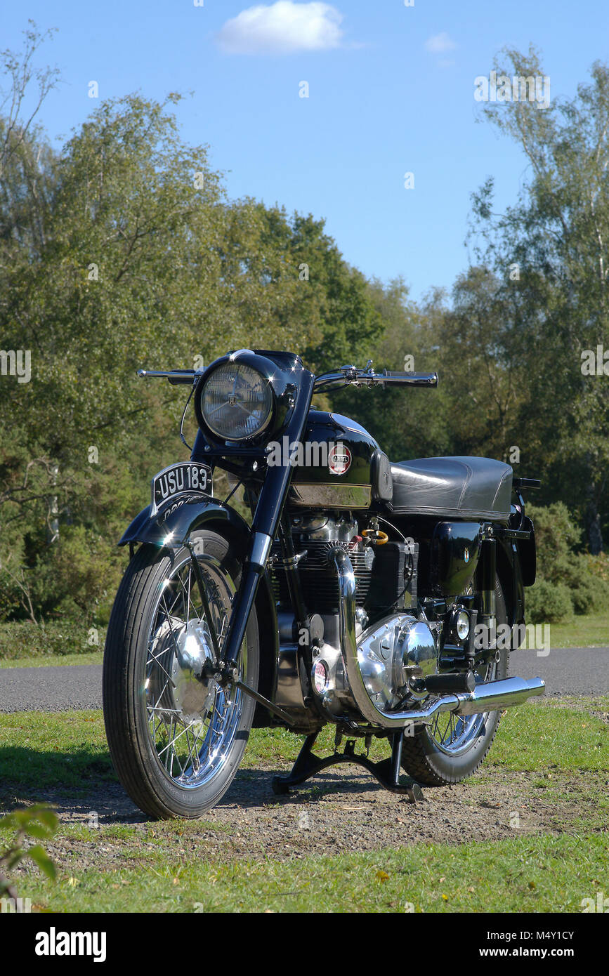 650cc ariel huntmaster -Fotos und -Bildmaterial in hoher Auflösung – Alamy