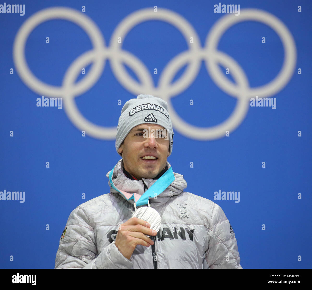 19. Februar 2018, Südkorea, Pyeongchang: Olympics, Biathlon, Herren, Massenstart Preisverleihung ...