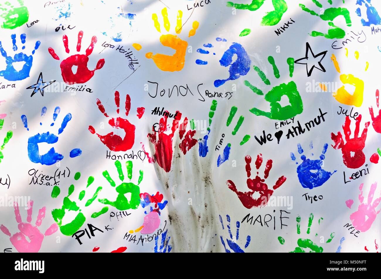 Children hand print -Fotos und -Bildmaterial in hoher Auflösung – Alamy