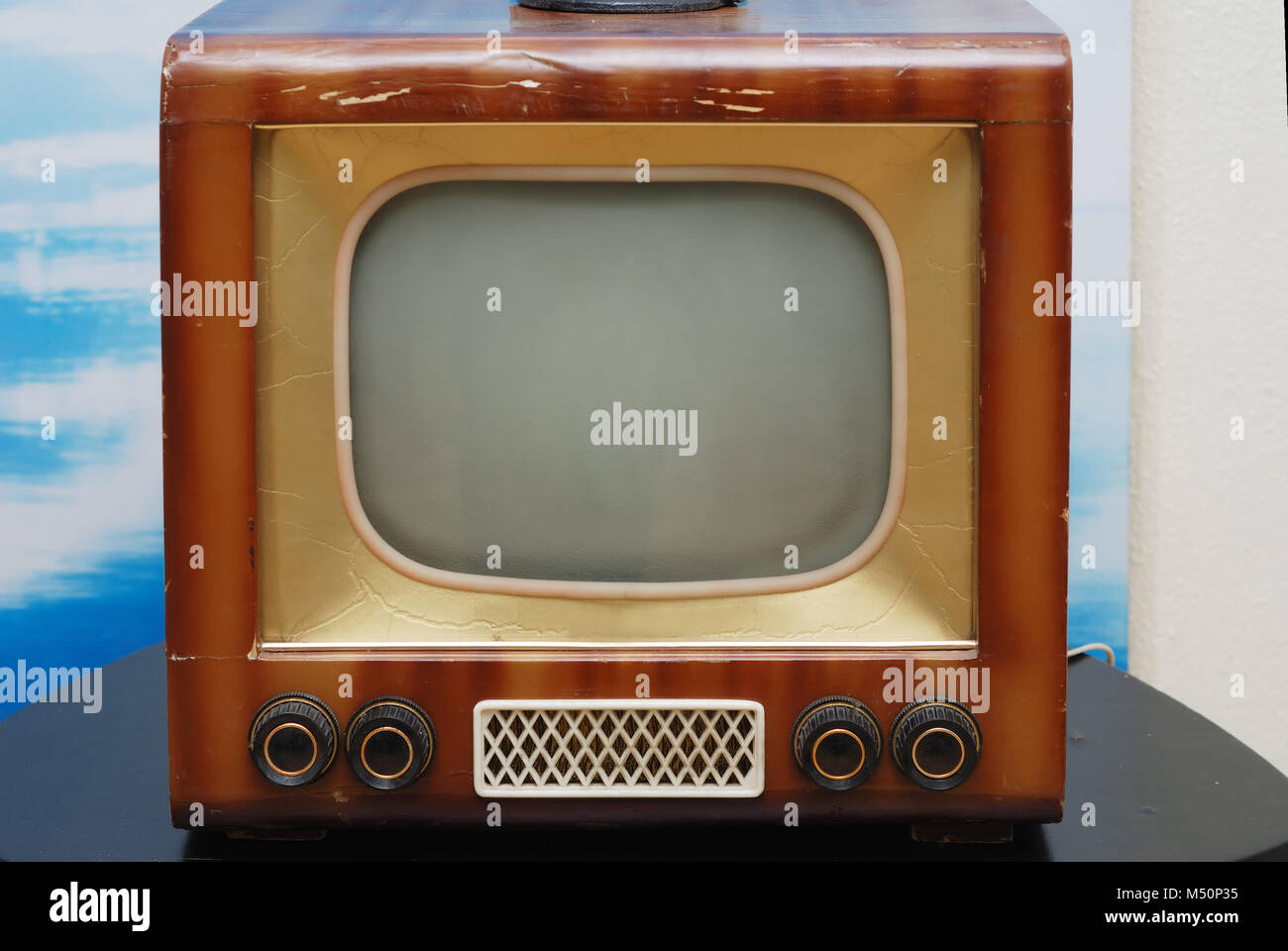 Old tv set -Fotos und -Bildmaterial in hoher Auflösung – Alamy