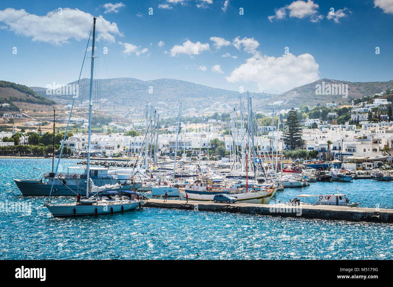 Schöne Aussicht auf die Stadt Parikia auf der Insel Paros, Griechenland ...