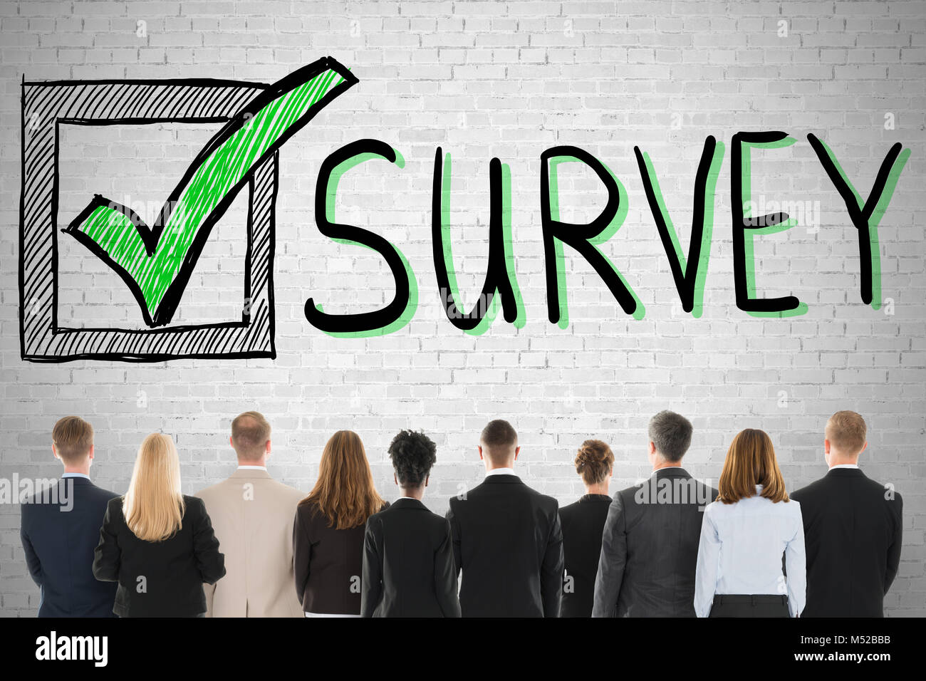 Gruppe von unterschiedlichen Personen an der Umfrage zur ...