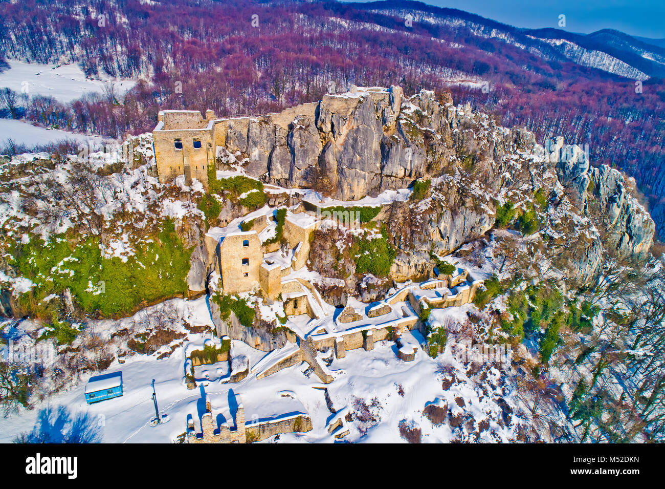 Steinfort auf der klippe -Fotos und -Bildmaterial in hoher Auflösung – Alamy