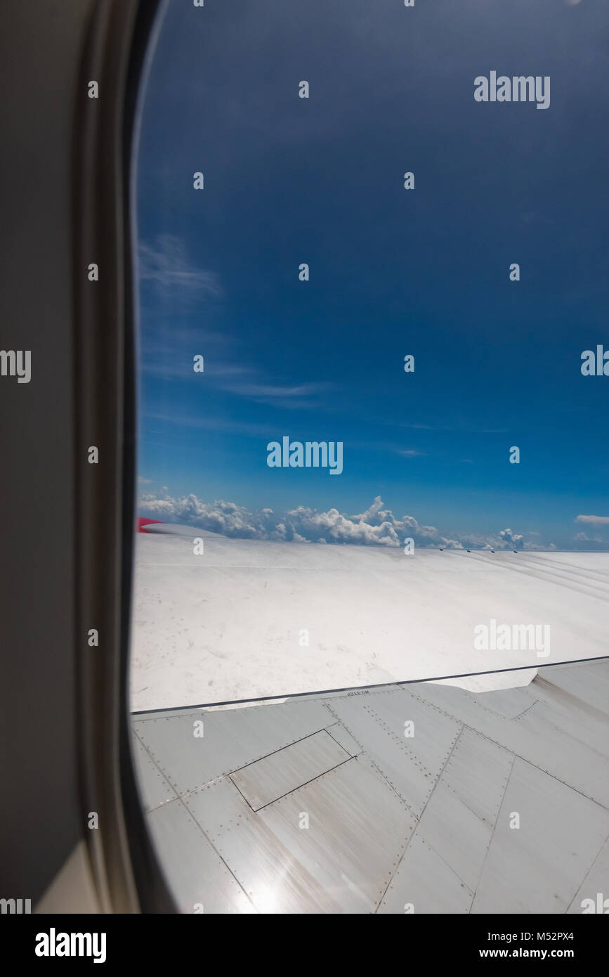 Blick durch bullauge -Fotos und -Bildmaterial in hoher Auflösung – Alamy